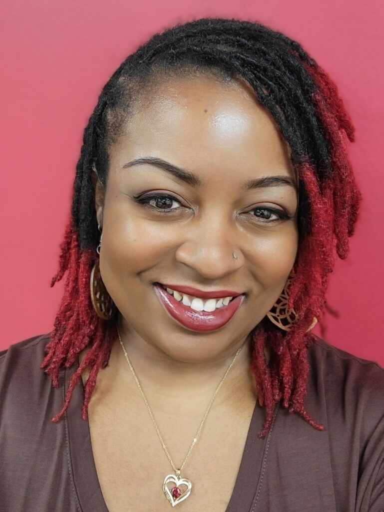 Community Highlights: Meet Shannell Hawthorne of Kinkylocs - Voyage ...